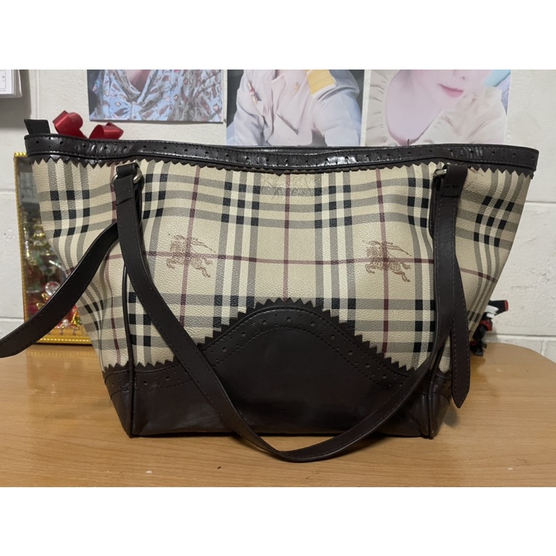 Burberry กระเป๋าคล้องไหล่สวย | Shopee Thailand