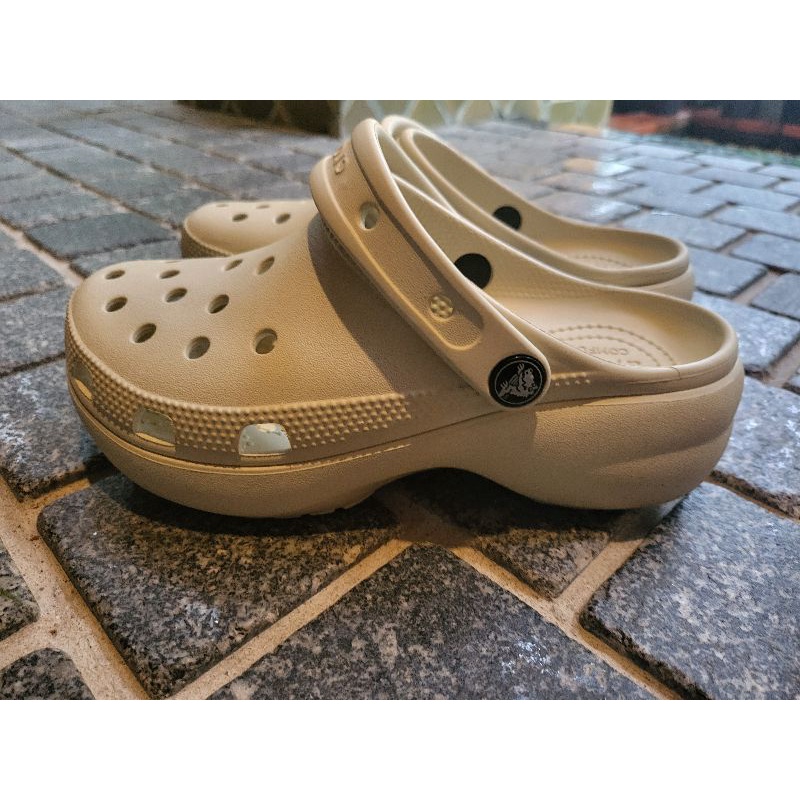 Crocs รองเท้า รุ่น Classic Platform Clog - สี Bone ใส่ไป3-4ครั้ง แท้100% | Shopee Thailand