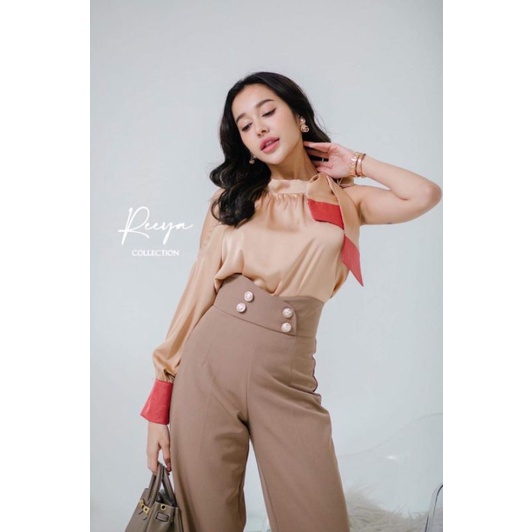 เสื้อแขนกุดผ้าซาติน สีเบจ งานป้าย Reeya | Shopee Thailand