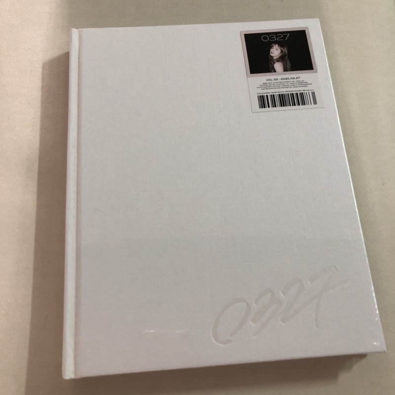 LISA PHOTOBOOK [0327] VOL.2 ️ไม่ได้การ์ดแถมช็อป | Shopee Thailand