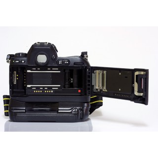 กล้องฟิล์ม Nikon F 100 serial no.2133206 + Nikon MB-15 High Speed ...