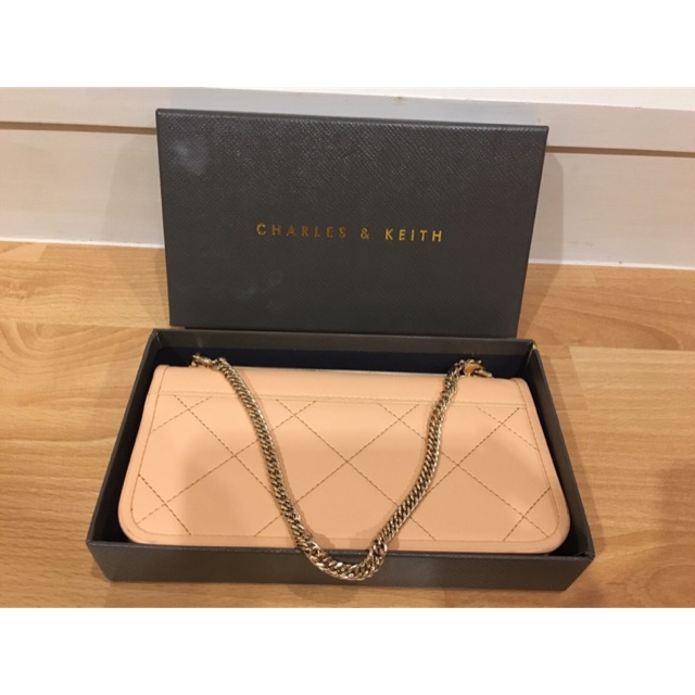 ของใหม่ค่า กระเป๋าสะพาย charles and keith | Shopee Thailand