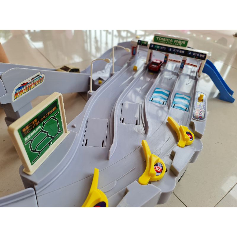 รางรถเหล็ก Tomica Toll Gate ชุดโทลเวย์ (มือสอง) | Shopee Thailand