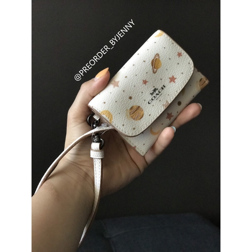 พร้อมส่ง กระเป๋าใส่บัตรมีที่คล้องมือ Coach X Space Nasa Constellation ...