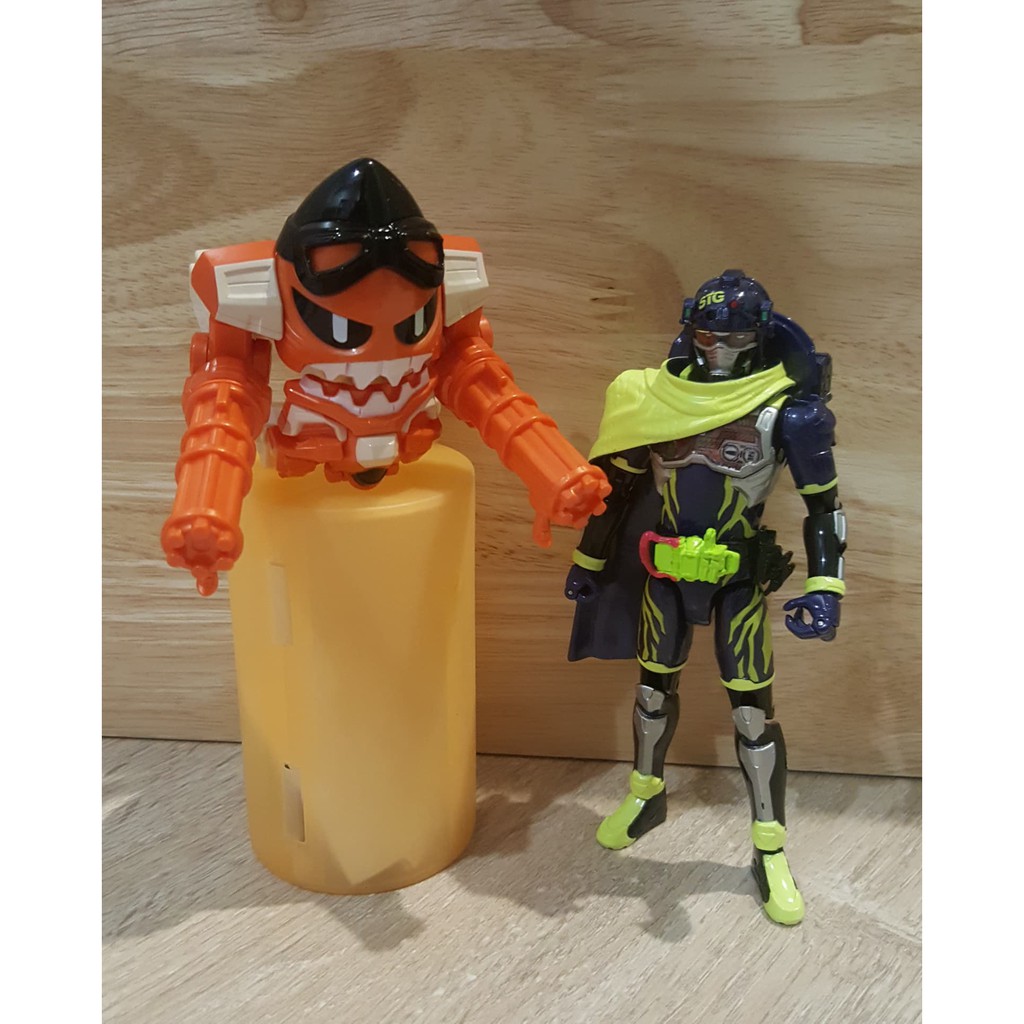 LVUR03 Kamen Rider Snipe Shooting Gamer & LVUR09 Combat Gama (จาก Ex ...