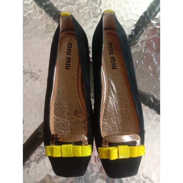 แบรนด์MiuMiuรองเท้าคัทชูผู้หญิงสีดำไซส์36 | Shopee Thailand