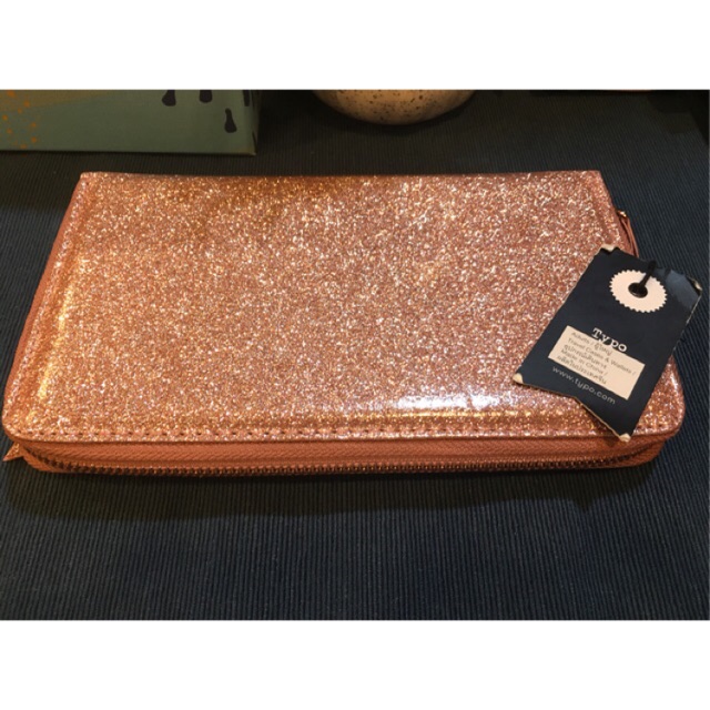 Typo Odyssey Travel Compendium rose gold glitter กระเป๋าสตางค์และพาส ...