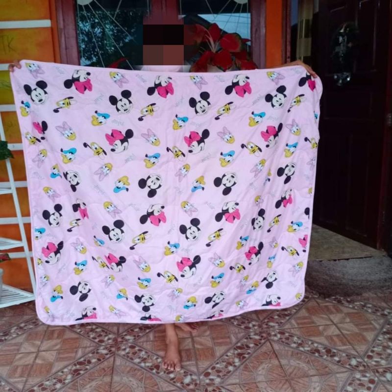 ผ้าห่มลายตัวอักษร Miki และ Mini Mouse | Shopee Thailand