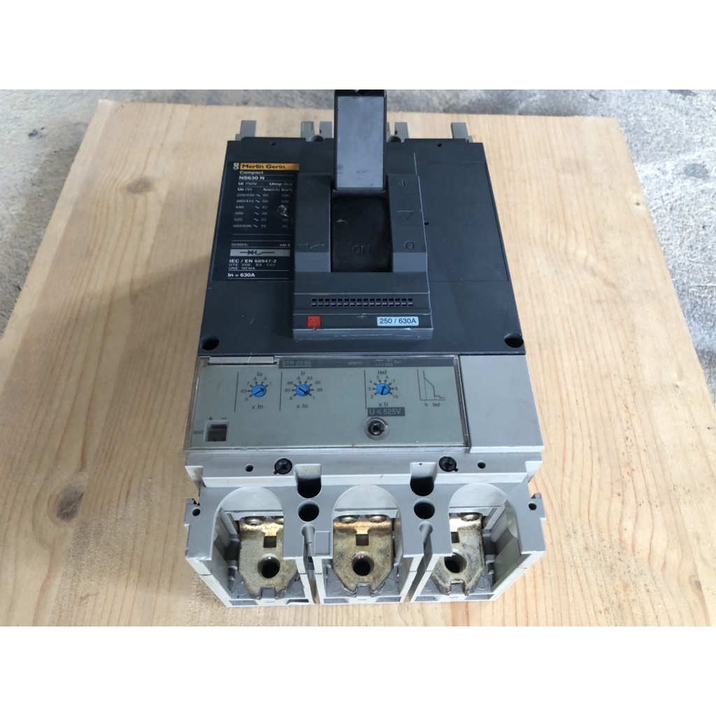 ขาย เมน เบรกเกอร์ Main Breaker Merlin Gerin Compact NS630 N STR 23 SE ...