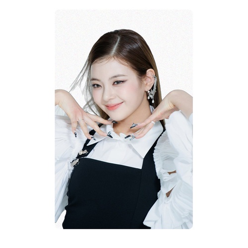 ITZY Album CHECKMATE Transparent Card Yeji Ryujin Photocard | Shopee ...