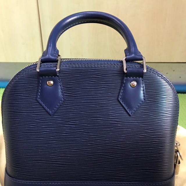 LV Alma bb Epi สี navy ปี 13 ของแท้ | Shopee Thailand