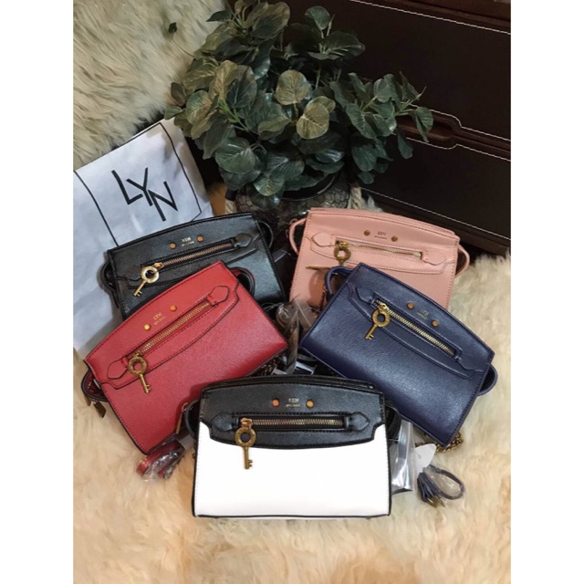 แท้💯% LYN VERA CROSSBODY BAG | Shopee Thailand