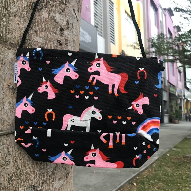 กระเป๋าสะพายไหล่ ลายยูนิคอร์น Zack Zaini | Shopee Thailand