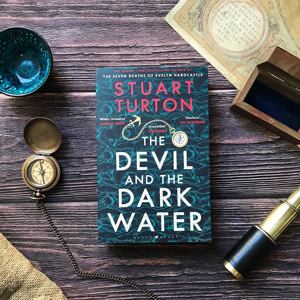 หนังสือภาษาอังกฤษ The Devil and the Dark Water: The mind-blowing new ...