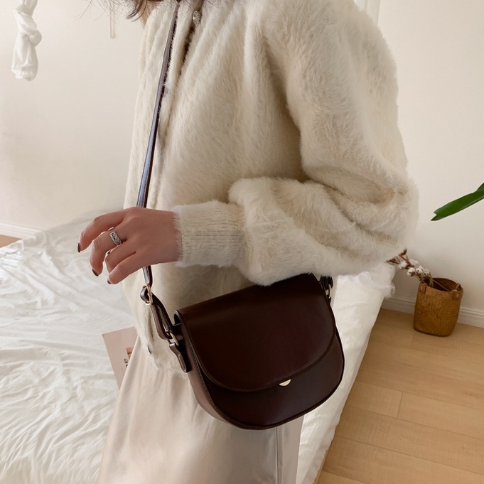 GUCSELECTED(B1748) กระเป๋าหนังสะพายข้างทรงกล่อง ครึ่งวงกลม | Shopee ...