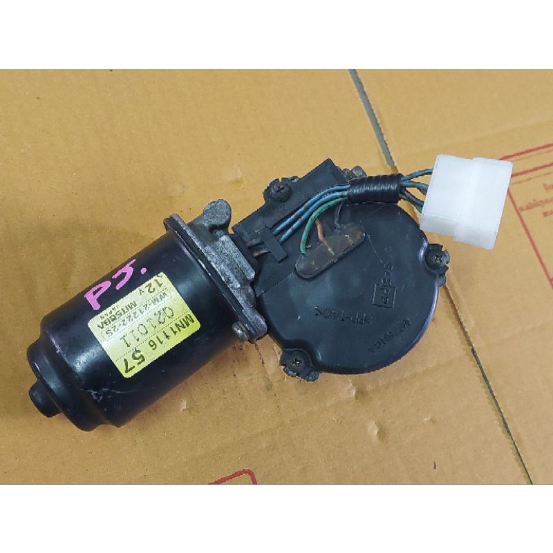 มอเตอปัดน้ำฝนISUZU TFR ระบบไฟตรง รูยึดน็อตเยื้อง2รู //ต้องแปรงรูยึดมอเต ...