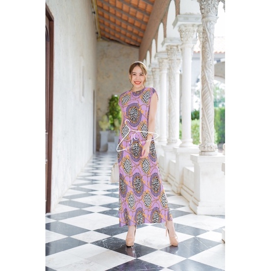 Jubbie & Chrissie : ชุดเดรสพลีทยาวแขนกุดลายโซ่ รุ่น Classic Gold Vol.2 ...