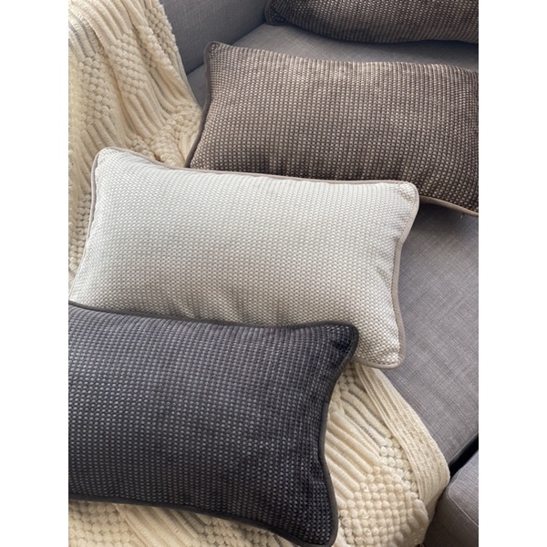 PUSANI - หมอนอิง Alex ลายเรียบหรู กุ๊นขอบหลังสีพื้นกำมะหยี่นิ่ม ...