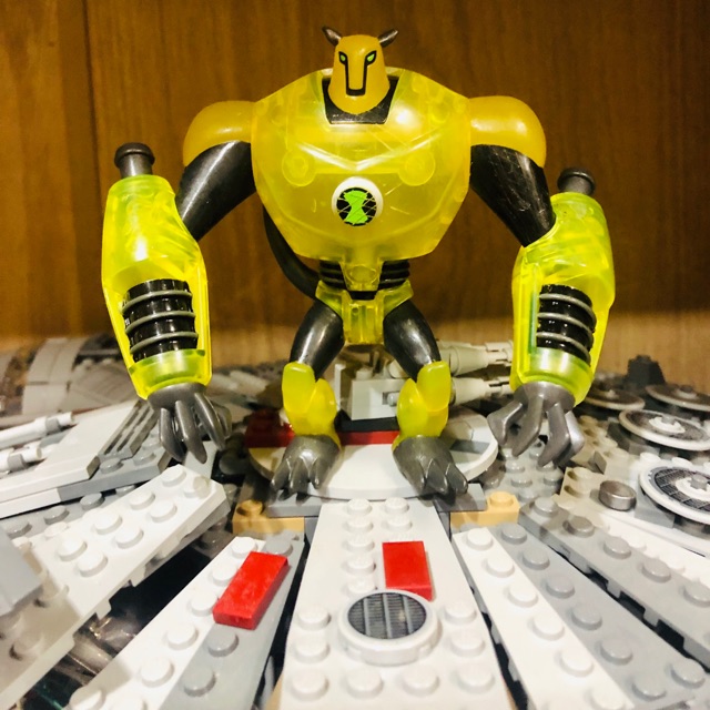 Ben 10 Ultimate Alien Action Figure – Clear Armodrillo (Loose) | Shopee Thailand