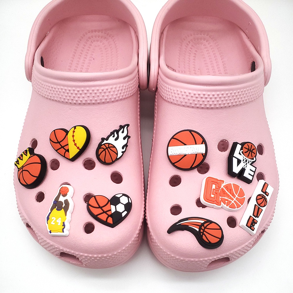 การ์ตูน Jibbitz บาสเกตบอล Kobe Bryant Jibits สําหรับ Crocs Champion ...