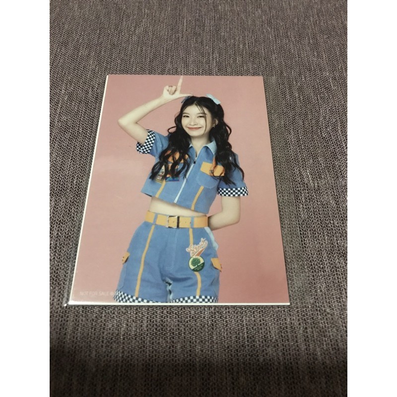 รูปปกซิงเกิลที่7 BNK48 77ดินแดนแสนวิเศษ มายด์ อร น้ำใส ซัทจัง สตางค์ มายยู มิวนิค ผักขม วิว แพน ...