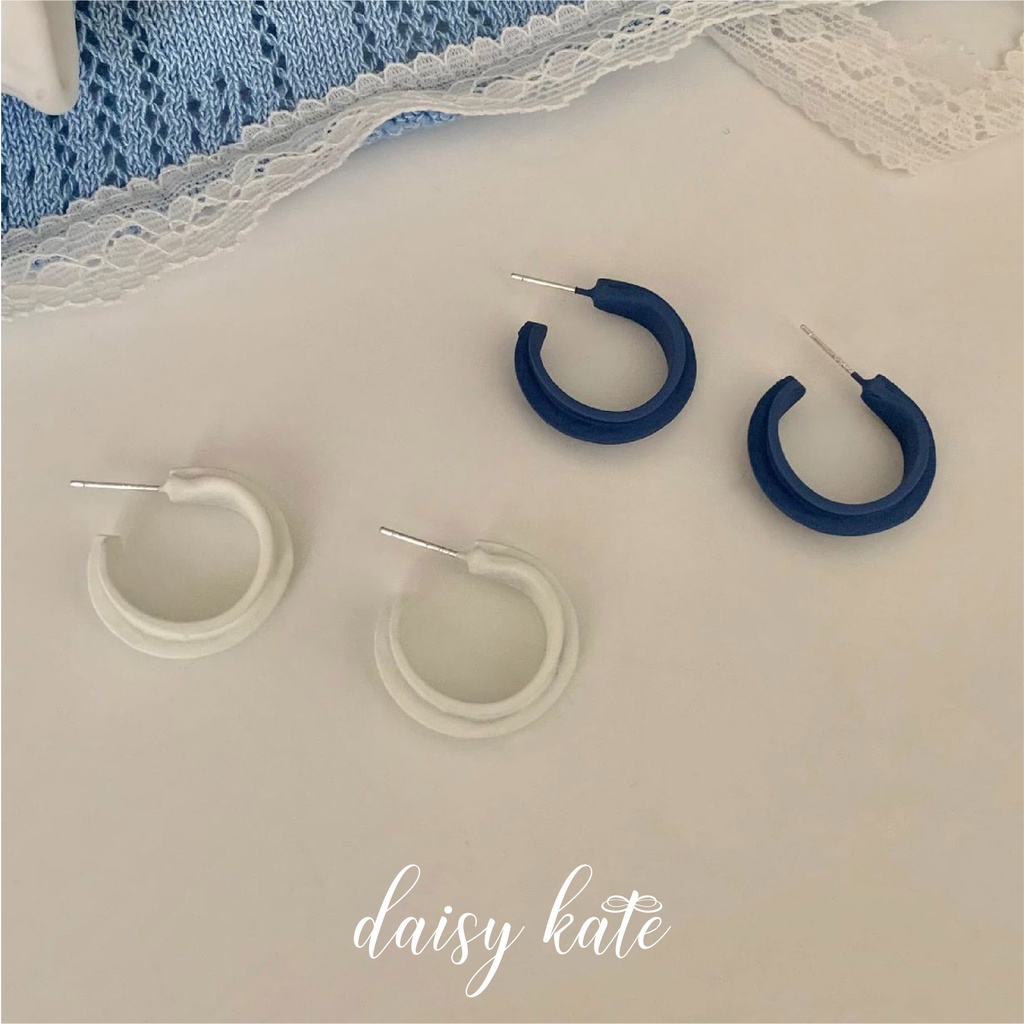 Daisy Kate ต่างหูห่วงปั้นสีขาวสีน้ำเงิน ต่างหูแฟชั่น ก้านเงิน S925 ...