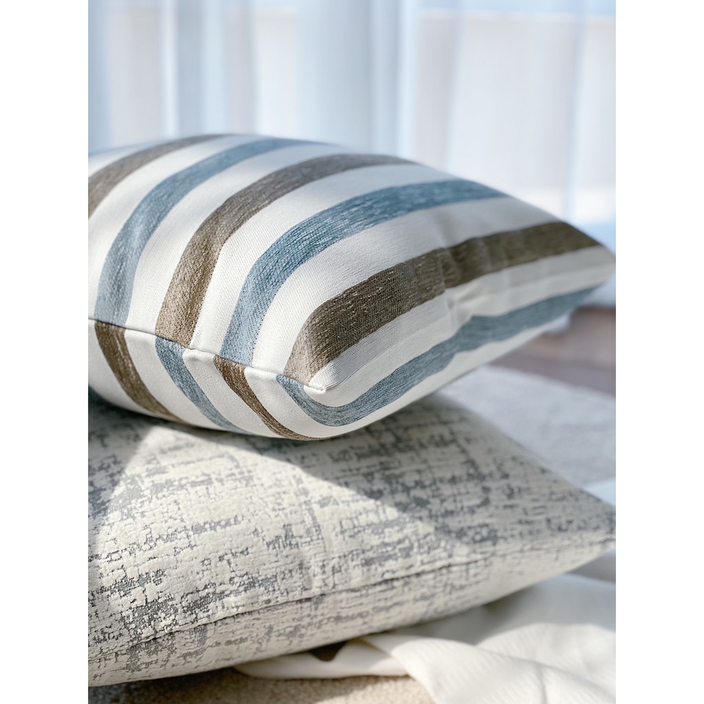 PUSANI - หมอนอิง ลายทาง PASAYA ทูโทน รุ่น Infanteri 45×45 cm สีเทา ...