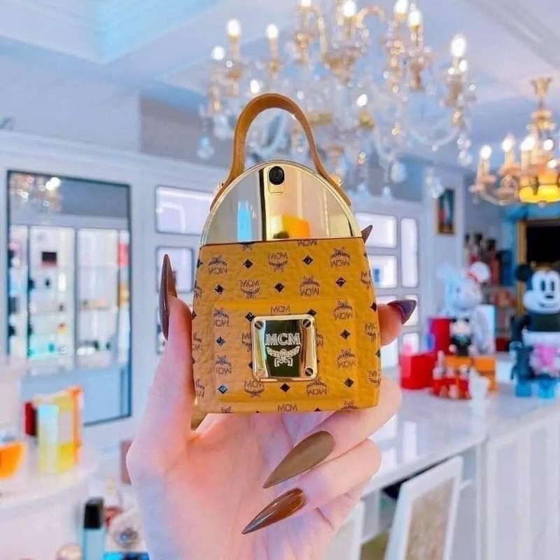 MCM Eau de Parfum Mode Creation Munich 7 ml กลิ่นเป็นแนวฟรุ้ตตี้ฟลอรัล ... MCM Eau de Parfum Mode Creation Munich 7 ml กลิ่นเป็นแนวฟรุ้ตตี้ฟลอรัล ...