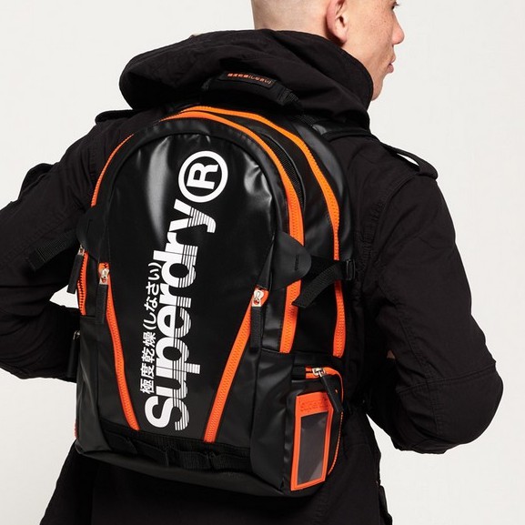 เป้ Superdry รุ่น Sonic Tarp Backpack สีดำ/ส้ม สกรีนตัวหนังสือสีขาว ของ ...