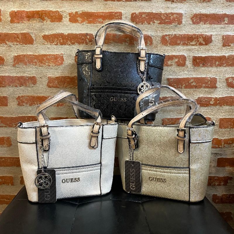 Guess mini toteกระเป๋าสะพายทรงช้อปปิ้ง | Shopee Thailand