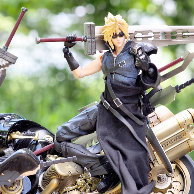 Cloud and Fenrir Play Arts Kai มือ 1 | Shopee Thailand