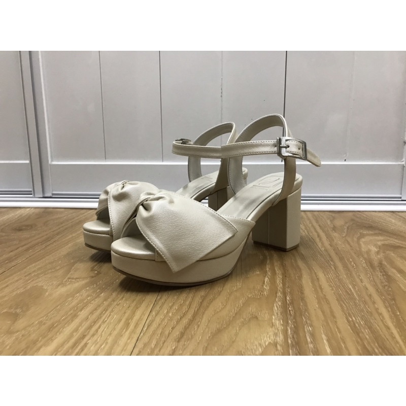 รองเท้ารุ่น bow satin thick ร้าน farrent farent | Shopee Thailand