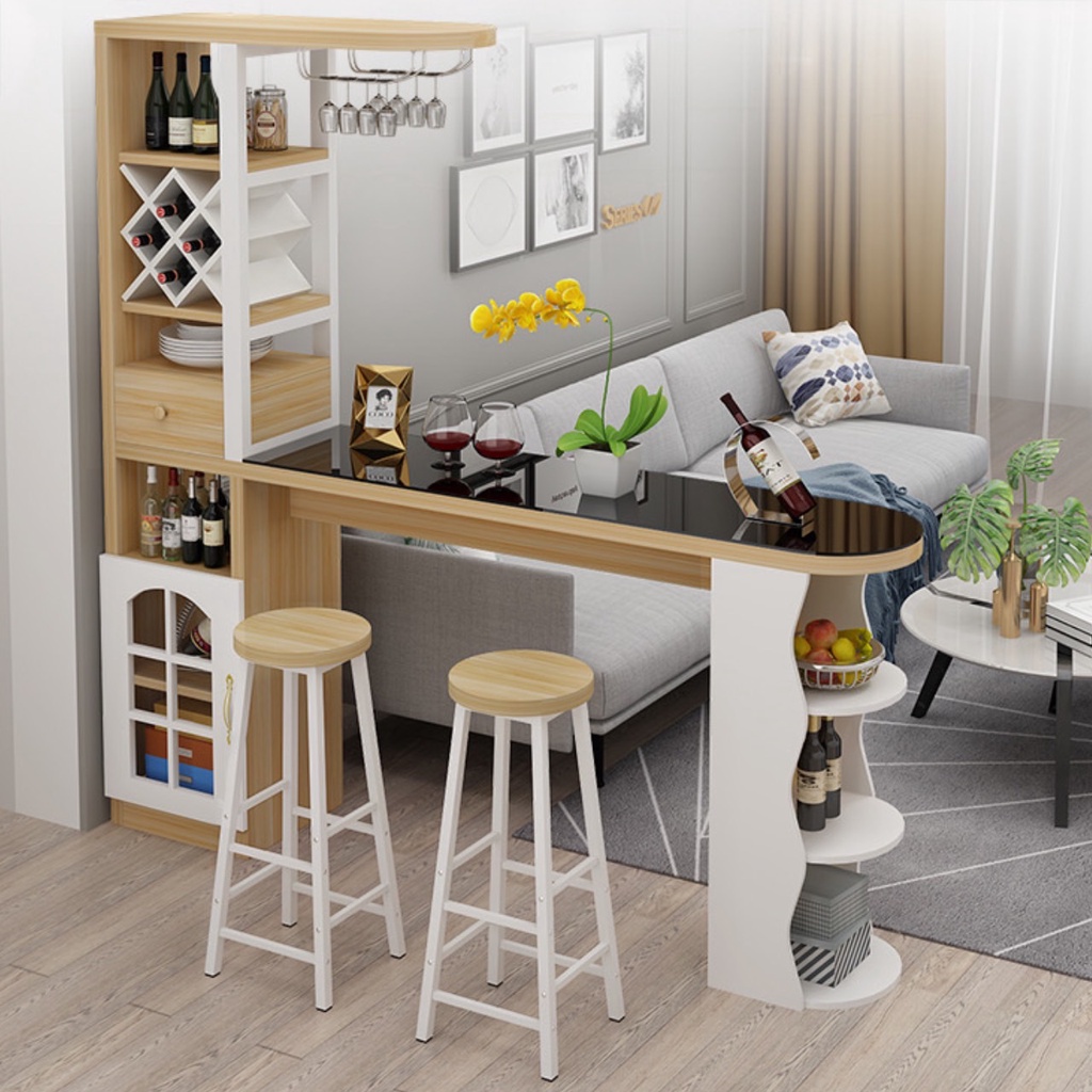 Lequa.furniture โต๊ะบาร์พร้อมเก้าอี้ ชั้นวางของและวางขวดไวน์ด้านข้าง มี ...