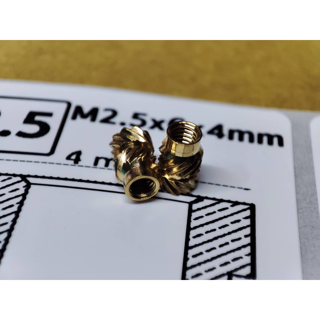 (10ชิ้น) เกลียวทองเหลืองM2.5 สำหรับงานพิมพ์ 3 มิติ / (10pcs) M2.5 nut ...