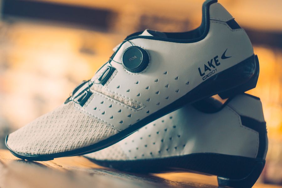 รองเท้าจักรยานหน้ากว้าง LAKE CX201 รองเท้าเสือหมอบ น้ำหนักเบา สำหรับคน ...