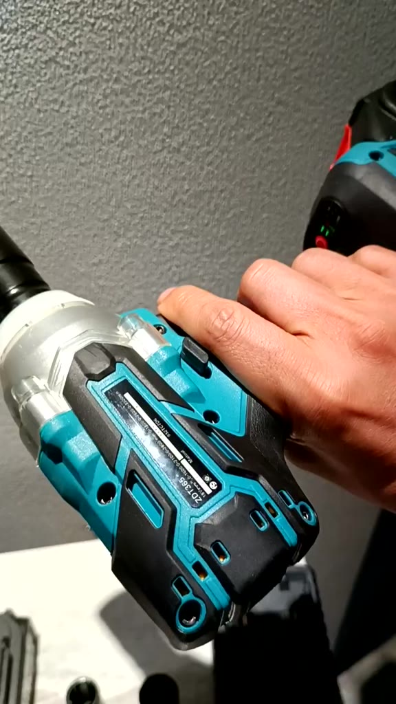 Matool บล็อกแบต 18V ประแจไฟฟ้า แบต 2ก้อน บล็อกไฟฟ้า บล็อคไร้สาย 520 N.M Brushless Cordless ...