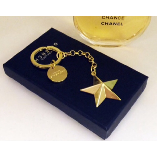 Givenchy Golden Star Keychain พวงกุญแจดาวสีทองสุดหรู | Shopee Thailand