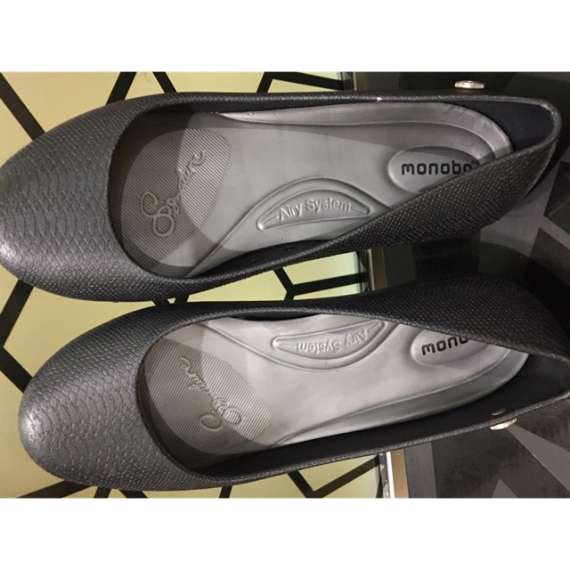 รองเท้า Monobo Signature เบอร์6 ขนาด22ซม (มือสอง) | Shopee Thailand