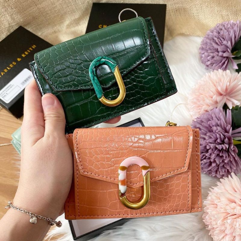 Ck charles และ keith Croc-Stone- Embellished Card Holder | Shopee Thailand