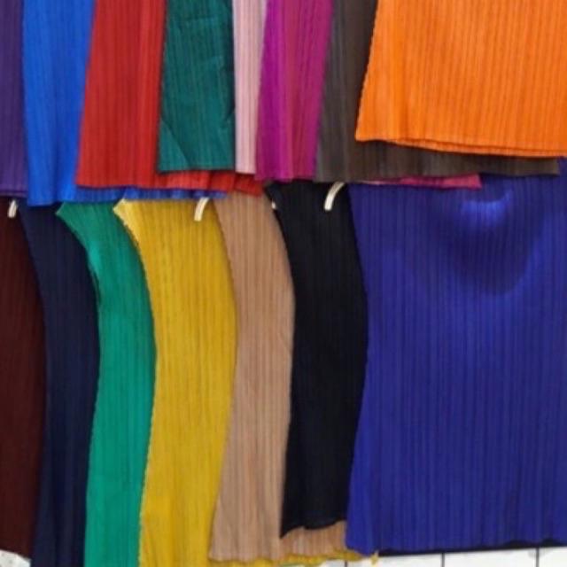 เสื้อพลีท Basic pleated high neck blouse | Shopee Thailand