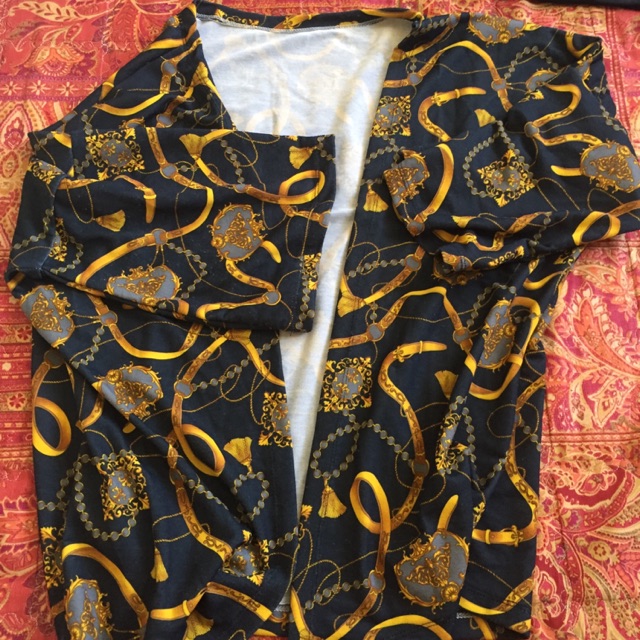 เสื้อคลุมeeeeeeeeeeeee | Shopee Thailand