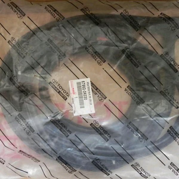 ยางประตูหน้าซ้าย Innova | 67862-0K030 LEFT 67861-0K030 RIGHT | Shopee ...