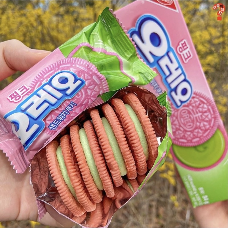 [พร้อมส่ง] Pink Oreo Cookies โอริโอ้รสชาเขียว กับคุกกี้สีชมพู (EXP:03/ ...
