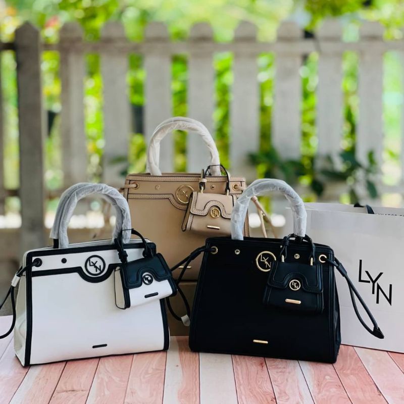 LYN BRAND 🔥สินค้ามาใหม่🔥กระเป๋าทรงถือใบใหญ่ | Shopee Thailand