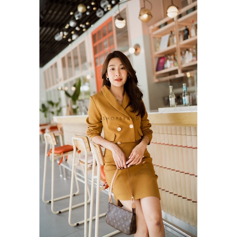 Set ครอปสูท+กระโปรงชายเฉียง งานป้ายvshop | Shopee Thailand