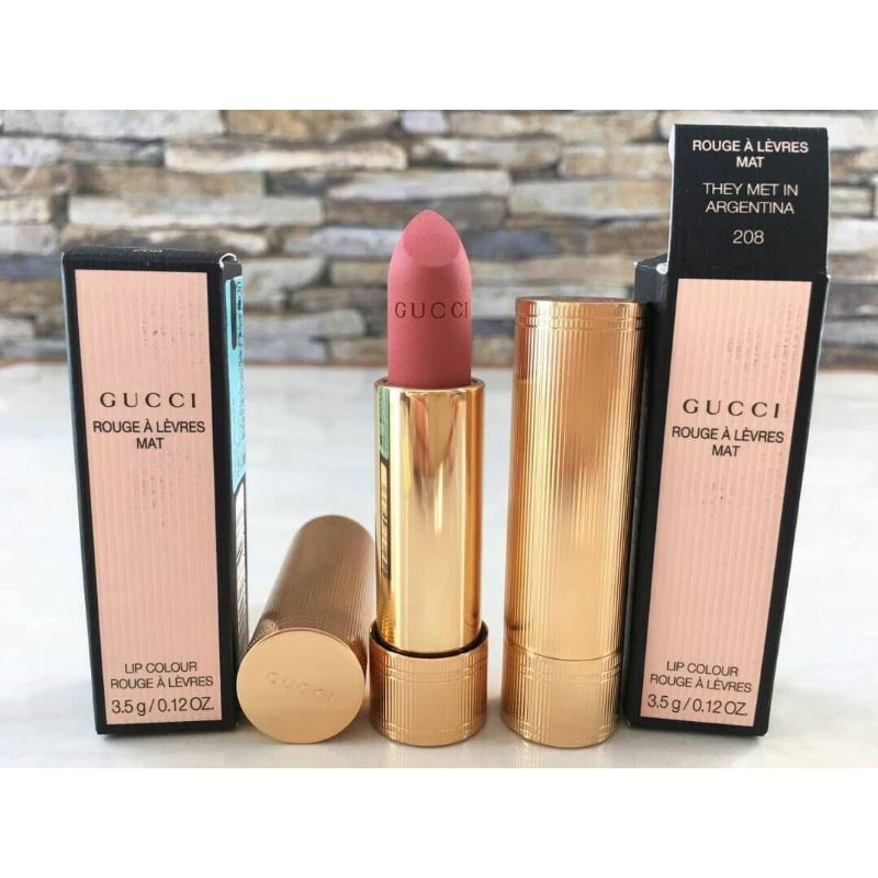 Gucci lipstick รุ่น Matte ไม่พูดถึงไม่ได้ แพจเกจหรูหรา เนื้อแมท บางเบา ...