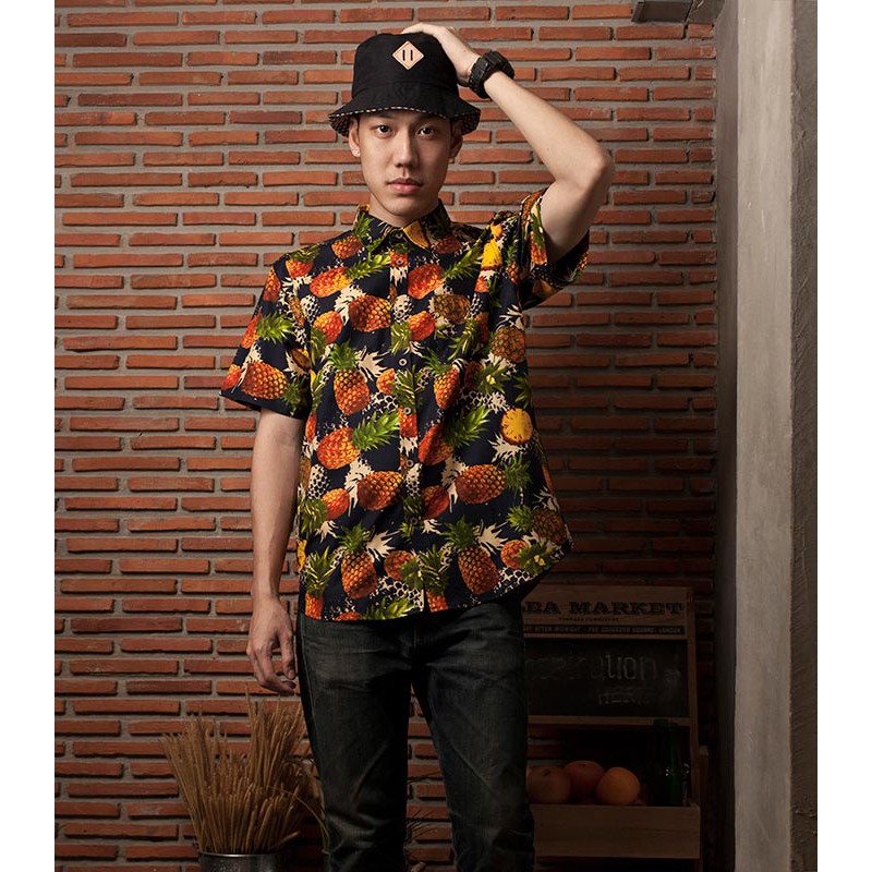 Mr.304 เสื้อเชิ้ตผู้ชายแขนสั้น ลายสับปะรดสีส้มพื้นน้ำเงินเข้ม | Shopee Thailand