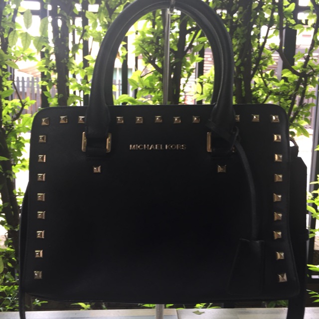 Michael Kore กระเป๋าสะพาย แท้ 100% สภาพดี | Shopee Thailand