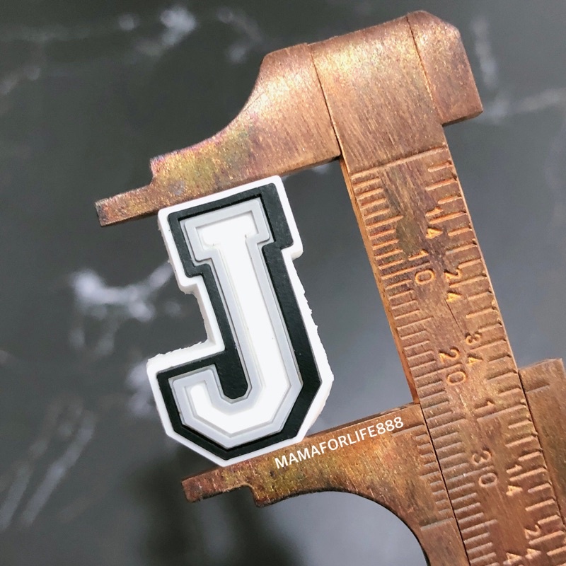 A B C ตัวอักษรสำหรับติดรองเท้าหัวโต มีรู Adda Crocs | Shopee Thailand