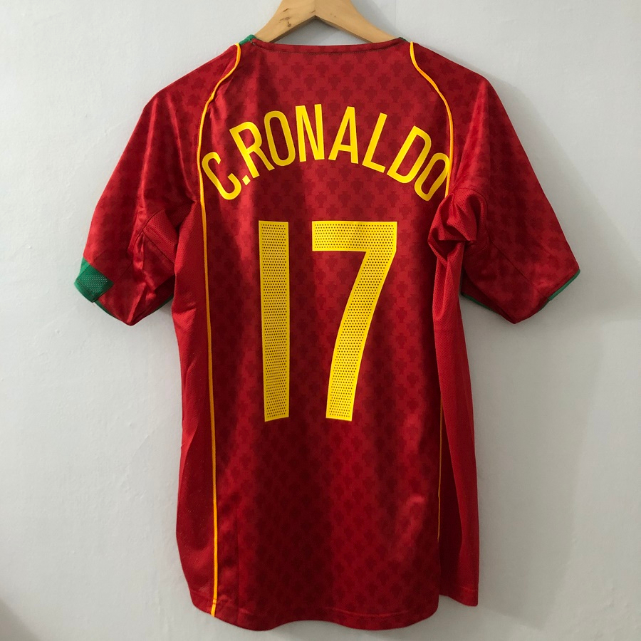 2004 เสื้อฟุตบอลโปรตุเกสเหย้า CR7 Retro Men เสื้อ C.RONALDO | Shopee ...